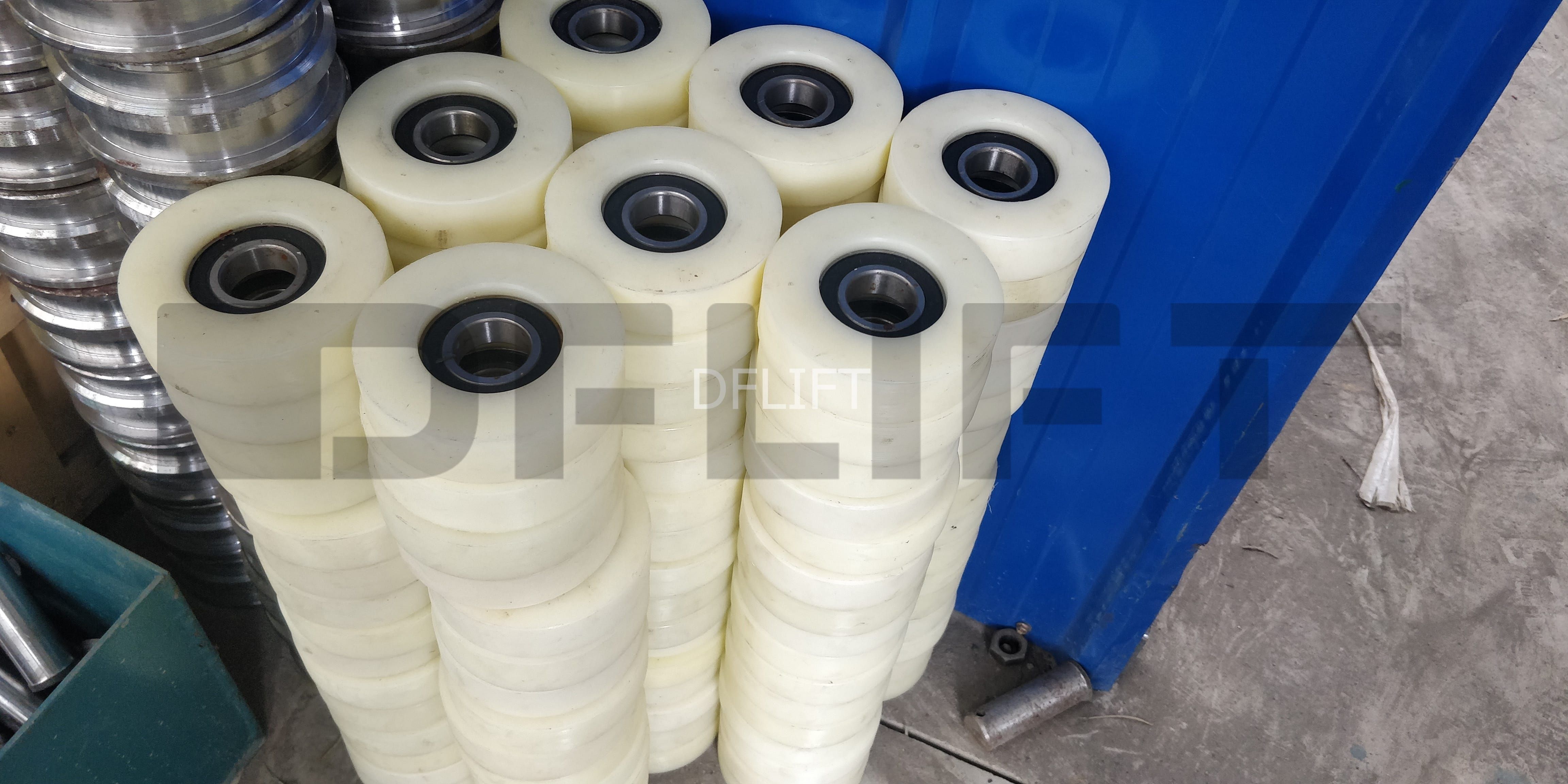 2sets 3T Hydraulic Cargo Lift to Papua New Guinea | DFLIFT