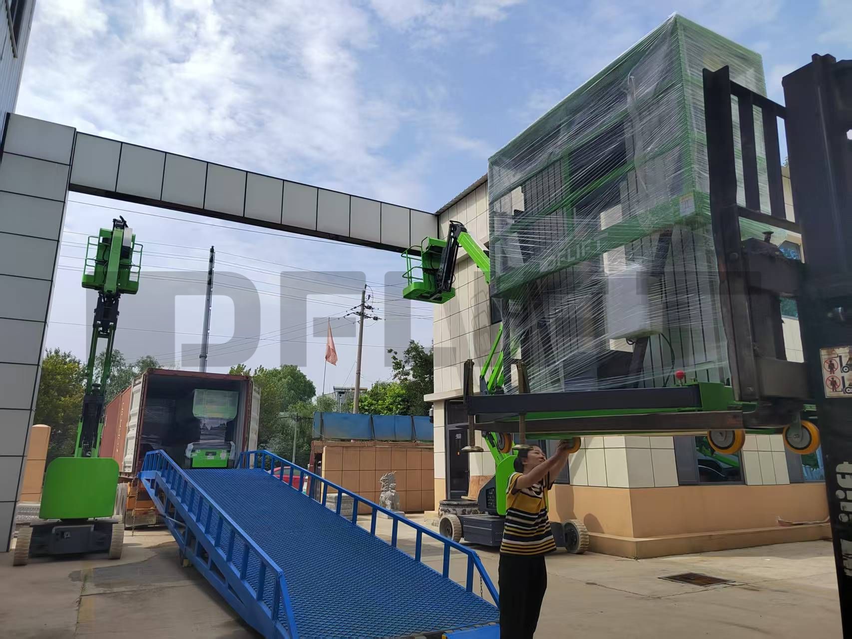 Self Propelled Scissor Lifts Delivered to Casablanca | DFLIFT