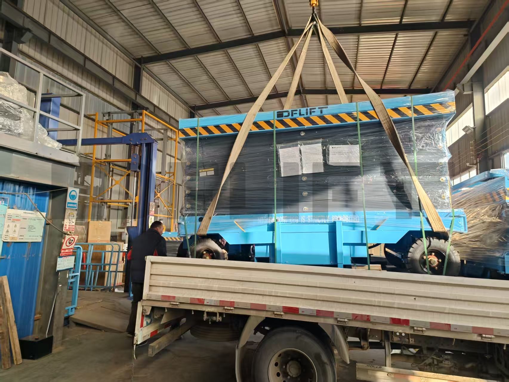 SJY0.5-14 Towable Scissor Lift Ship to Pakistan | DFLIFT
